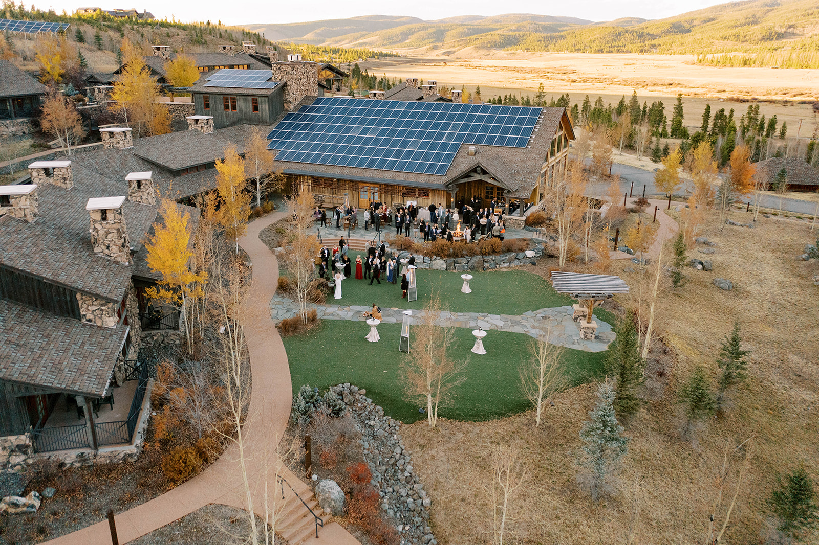 14 Incredible Colorado Wedding Venues with Lodging - Aspen & Ivy